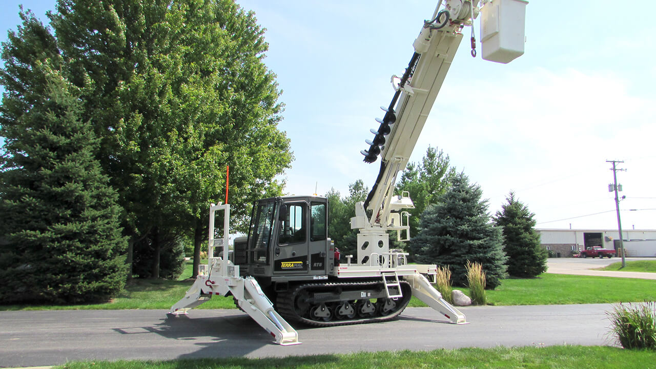Digger Derricks | Rubber Track Crawler Carriers | Terramac
